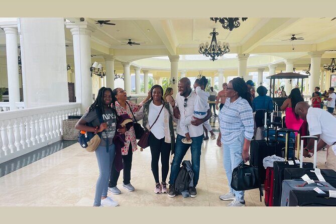 Private Airport Transfer's Departure & Arrival in & around MBJ - The Experience of the Journey: Comfort and Local Flavor