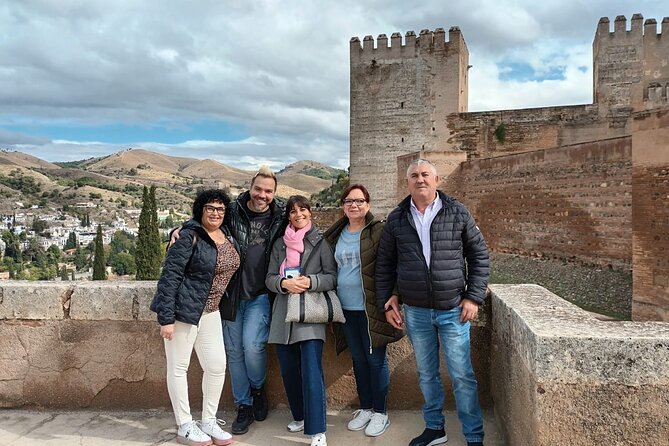 Private Alhambra Tour With Entrance and Official Guide - Meeting Point