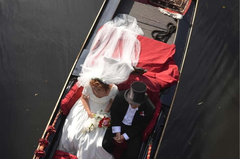 Private Alster Lake romantic Tour in a Real Venetian Gondola - Introduction: A Unique Way to See Hamburg
