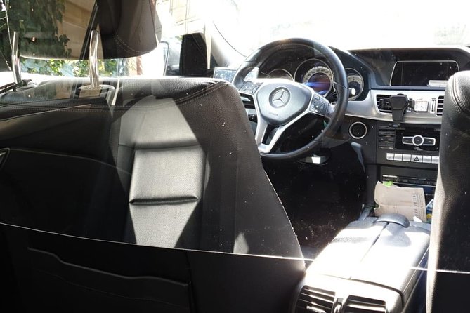 Private Amsterdam Departure Transfer to AMS Schiphol Airport - Meeting Your Driver at Schiphol Airport