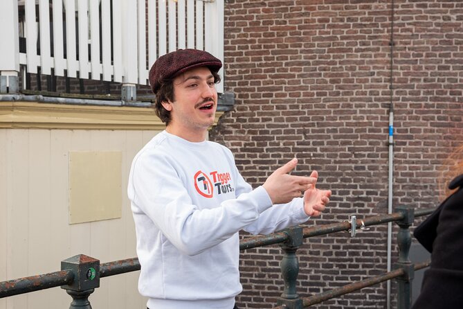 Private Amsterdam Red Light District and Food Tour - Sampling Dutch Specialties