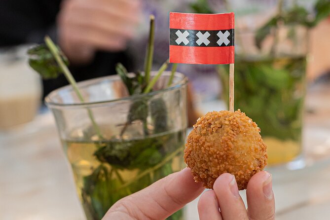 Private Amsterdam Red Light District and Food Tour - Exploring the Red Light District