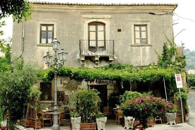 Private and Guided Godfather Tour From Catania With Lunch - Savoring Sicilian Cuisine: The Lunch Experience