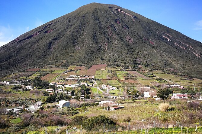 Private and Guided Tour of Salina: Discovering the Green Island - Key Points