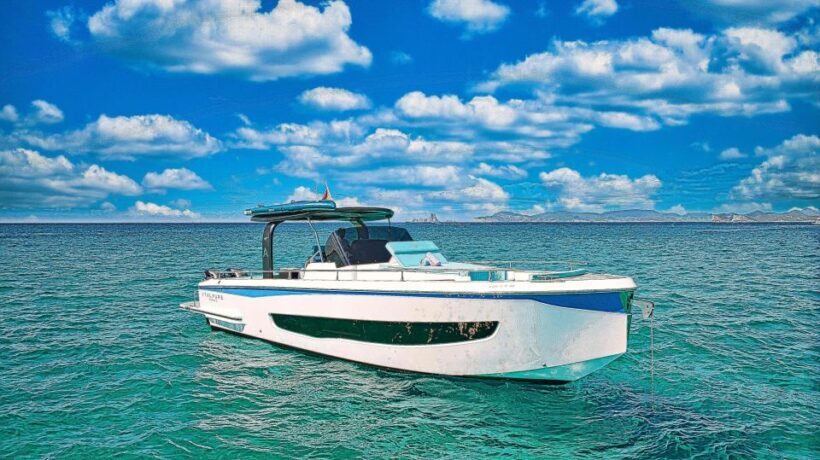 Private and Luxury boat day tour around Ibiza and Formentera - FAQ