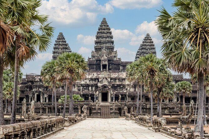 Private Angkor Bakeng Sunset Hidden gem bike tour - Key Points