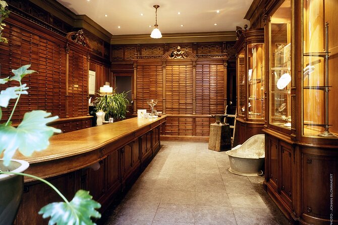 Private Antwerps Diamonds and Jewellery Old City Center Historic Tour - Meeting Point and Accessibility