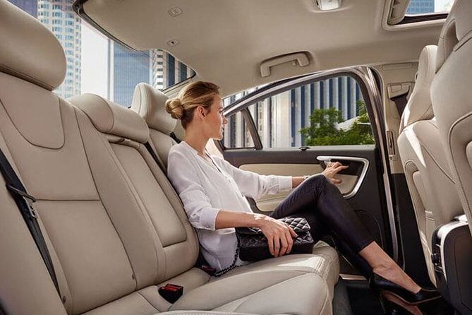 Private Arrival Transfer - YYZ Airport to Toronto Downton Hotel & Accommodations - Who Should Book This Service?