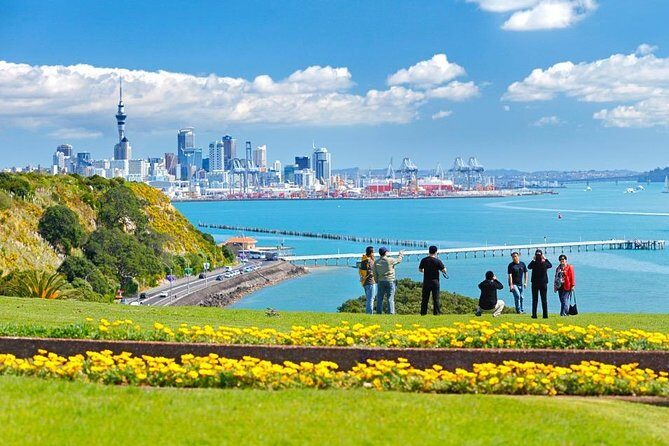 Private Auckland City Tour For Small Group in a luxury vehicle. - Visiting One Tree Hill (Maungakiekie)