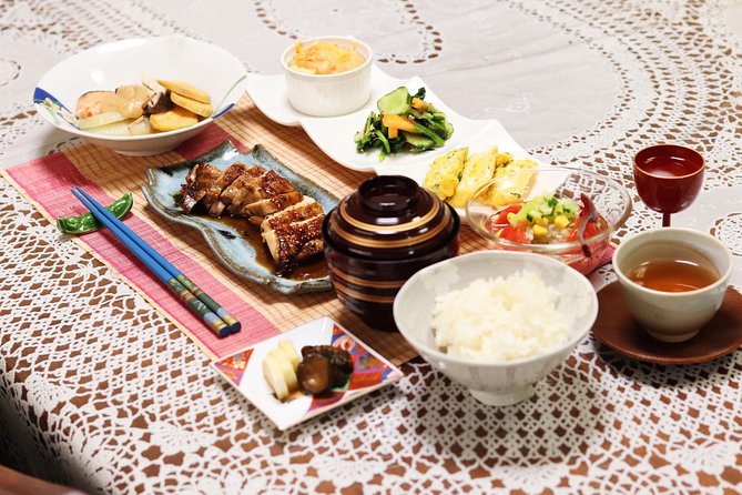 Private Authentic Osaka Home Cooking With Local Mother Yoshiko - Mastering the Okonomiyaki