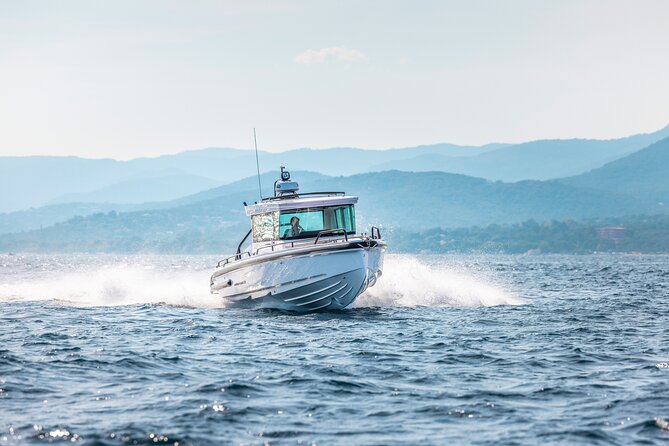 Private Axopar 37 MotorYacht Cruise in Santorini w/ Snack & Drink - Key Points