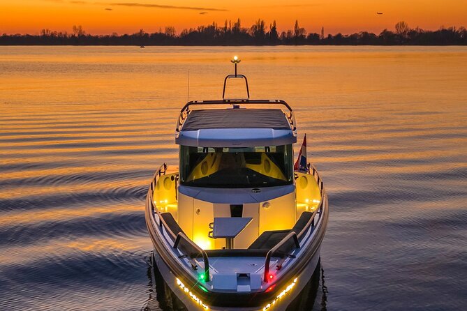 Private Axopar 37 MotorYacht Cruise in Santorini w/ Snack & Drink - Who Will Love This Tour?