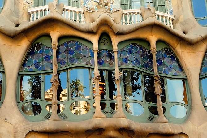 Private Barcelona and Park Güell Tour With Hotel Pick-Up - Personalized Experience