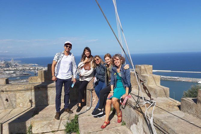 Private Barcelona Best Views: Old Town, Montjuic Castle&Magic Fountain Show Tour - Step Back in Time in Barcelona Old Town