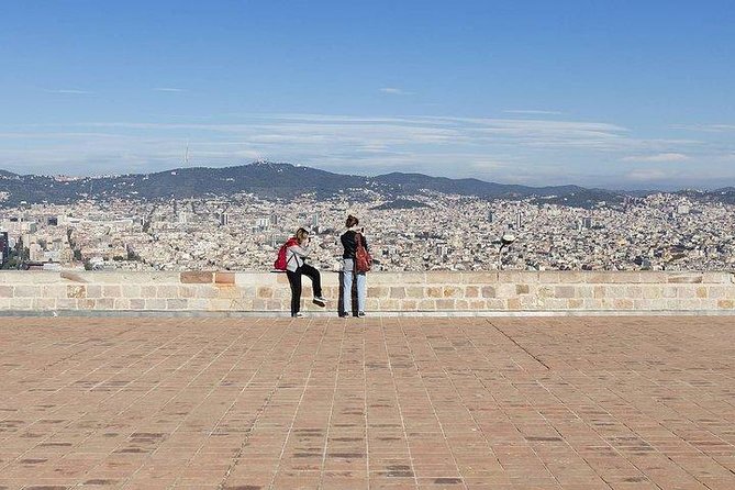 Private Barcelona Best Views: Old Town, Montjuic Castle&Magic Fountain Show Tour - Visit the Historic Montjuic Castle