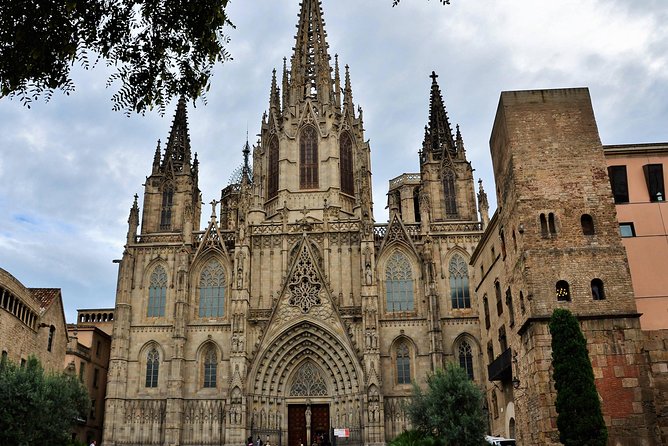Private Barcelona Old Town and Gothic Quarter Walking Tour - Tour Details and Inclusions