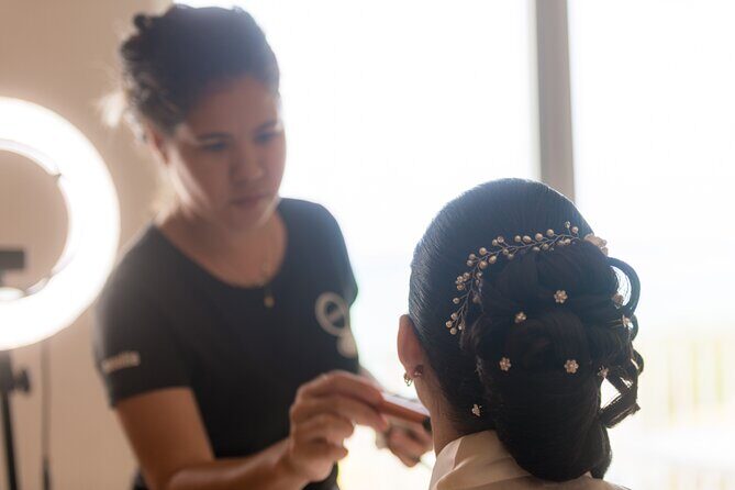 Private Beauty Session with a Local Artist in Grand Cayman - An In-Depth Look at the Beauty Experience in Grand Cayman