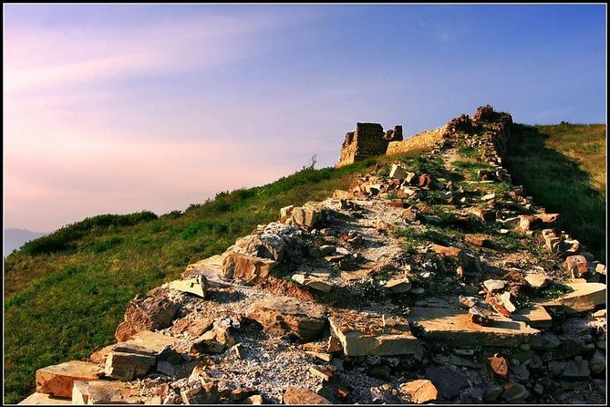 Private Beijing Great Wall Hiking Tour at Jiankou Section - The Ascent and Descent: Traversing the Wall