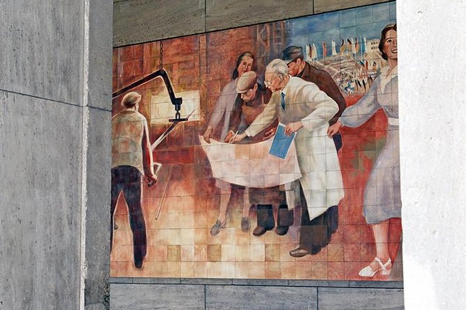 Private Berlin Custom Half-Day Tour With Private Driver and Guide - Exploring Berlins Iconic Landmarks