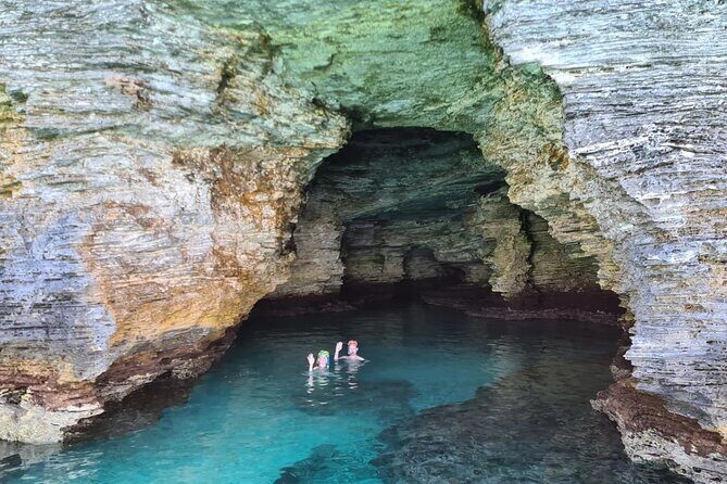 Private Bermuda Boat Charter Cliff Jumping, Islands & Sightseeing - Who Will Love This Experience?
