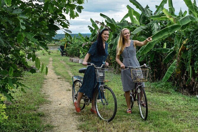 Private Bicycle Tour to Chiang Mai and Thai Cooking Class - Key Points