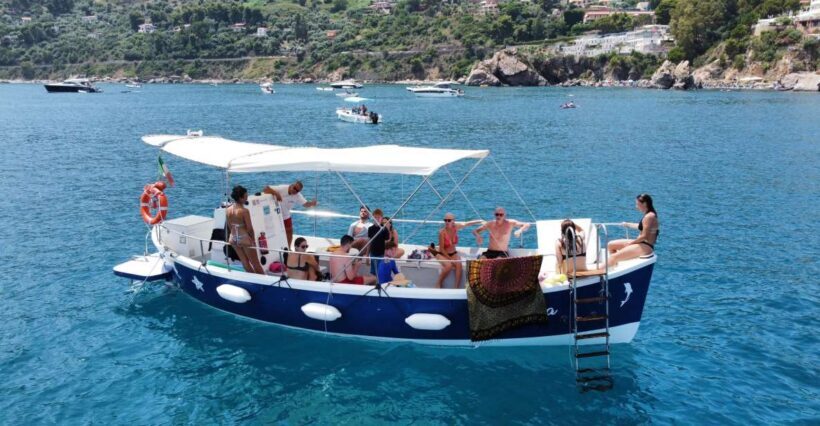 Private boat excursion along the coast of Cefalù - Key Points
