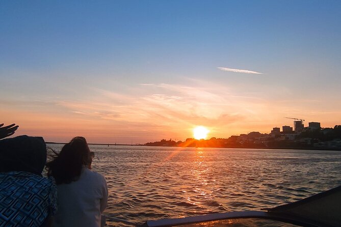 Private Boat Tour 1h30m with Sunset option, group price up to 6px - FAQs