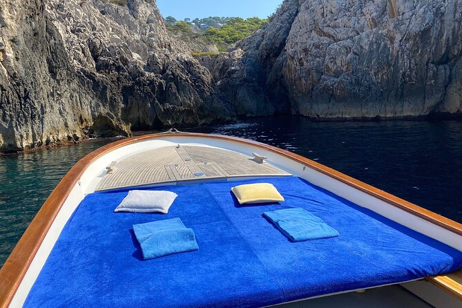 Private boat tour around Capri with Classy Gozzo - FAQ