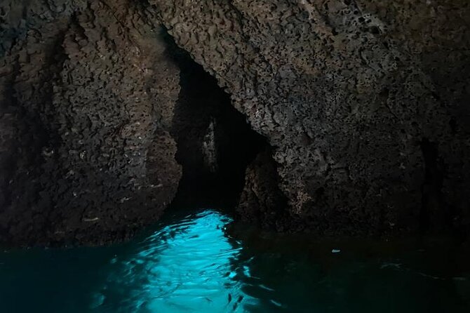 Private boat tour Giardini Naxos Taormina with platter and wine - Key Points