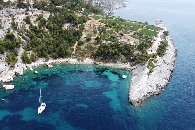 Private Boat Tour of Red Rocks & Pakleni Islands - Meeting Point and Accessibility Information