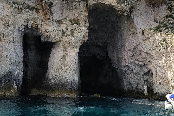 Private boat tour of the island of Ortigia and the sea caves - A Detailed Look at the Private Boat Tour of Ortigia and the Sea Caves