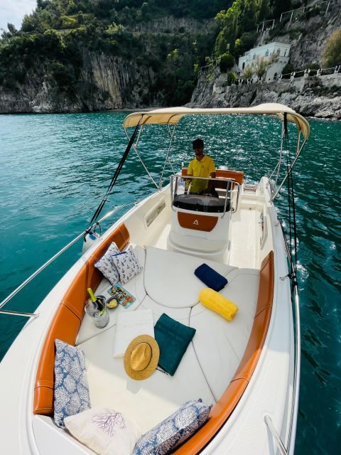 Private boat tour to Capri with aperitif - FAQ