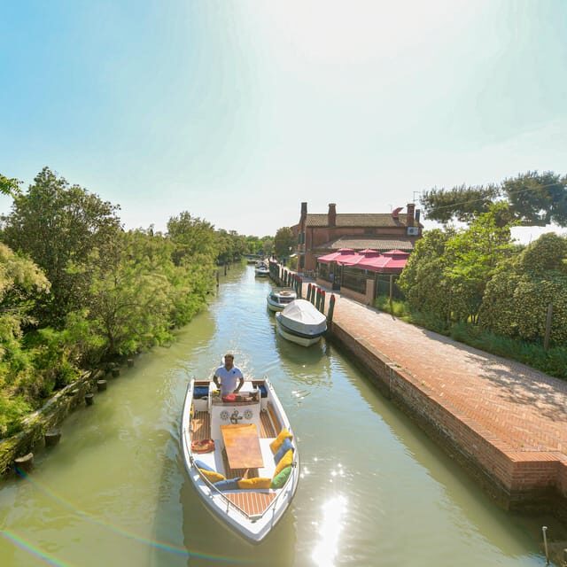 Private Boat Tour to Murano, Burano with local real guide - Key Points