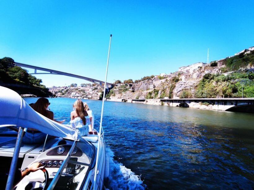 Private Boat Tour to Ponte D. Luís 1h, group price up to 6px - The Sum Up