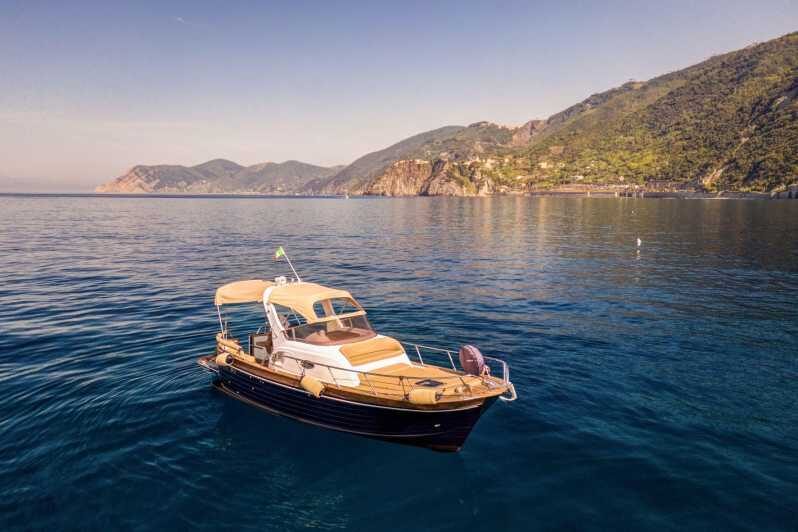 Private Boat Tour to the Gates of the Cinque Terre (HD) - Key Points