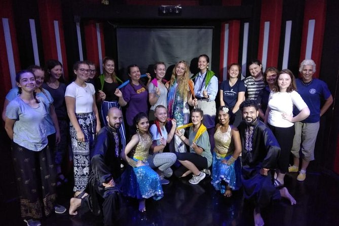 Private Bollywood with Slum Tour Inclusive of Guide and Transport - FAQs