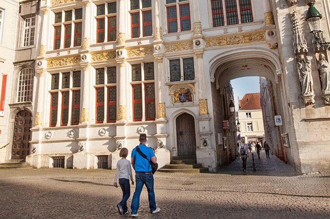 Private Bruges Historical Walking Tour with Chocolate Treat - A Closer Look at the Itinerary