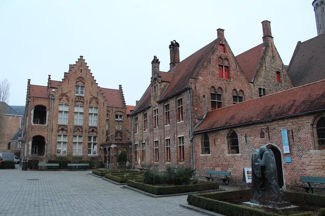 Private Bruges Iconic Sites and Chocolate Tasting Tour - Key Points