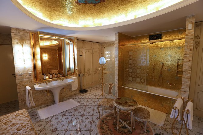 Private Bucharest Communist Tour With the Peoples House and Ceausescu Residence - Understanding the Symbols: The Spark House and Political Prisoners