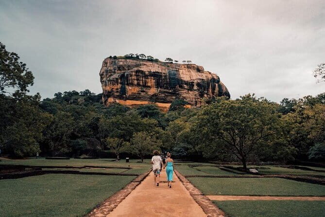 Private Car and Driver Hire in Sri Lanka  Chauffeur Services - Reviews and Authentic Insights