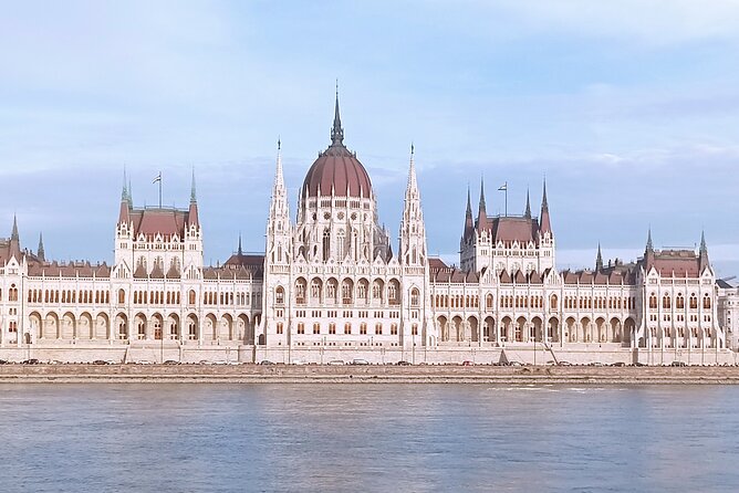 Private car or minivan transfer from Budapest to Prague or back - Key Points