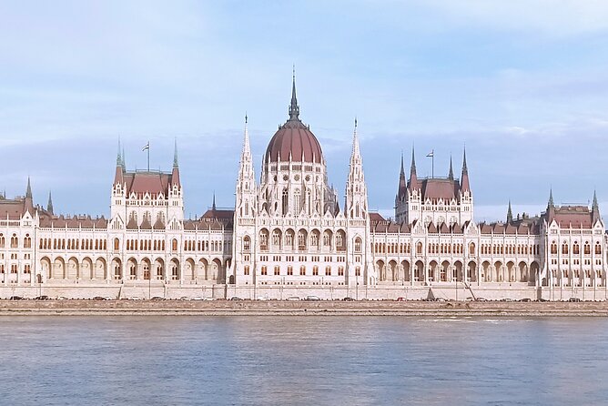 Private car or minivan transfer from Budapest to Vienna or back. - What to Expect on Your Journey