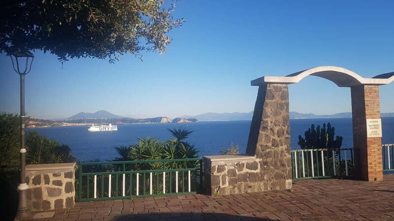 Private car tour among the treasures of the Campi Flegrei in Naples - Walk & Food Tour
