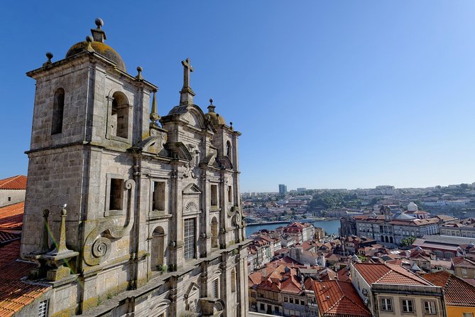 Private car transfer from Lisbon to Porto with 2h for sightseeing - Key Points