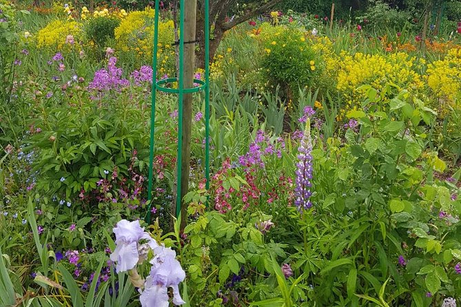 Private Car Trip to Giverny Garden from Paris - FAQ