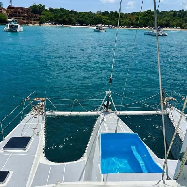 Private catamaran for groups with Lunch & Drinks - Detailed Itinerary Breakdown