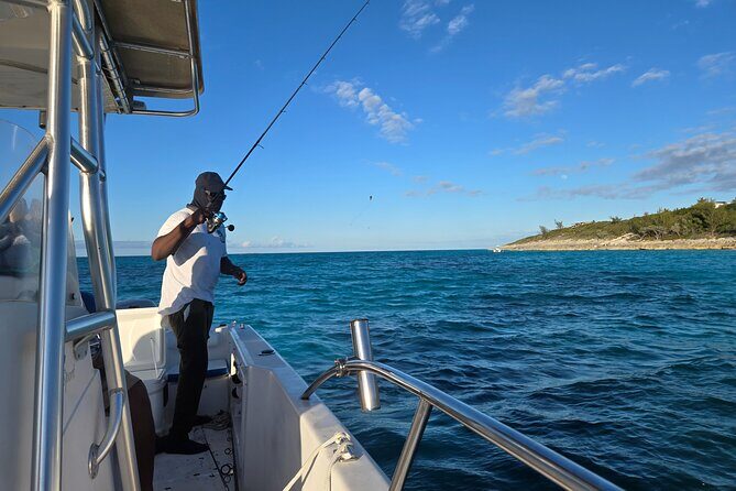 Private Center Console Boat for Sailing Bahamas Clear Waters - The Experience of Sailing in the Bahamas