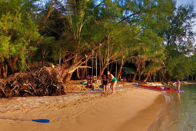 [PRIVATE CHARTER] SEA-KAYAKING along HALF-MOON BAY & SUNSET DRIFTING & DINNER - Practicalities and What to Expect