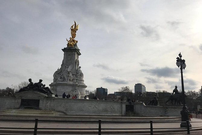 Private Chauffeur at your Disposal in London - Balancing the Pros and Cons