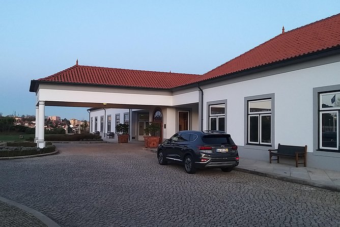 Private Chauffeur Service and Executive Car Hire - 4 Hours Custom - What to Expect During Your 4-Hour Ride